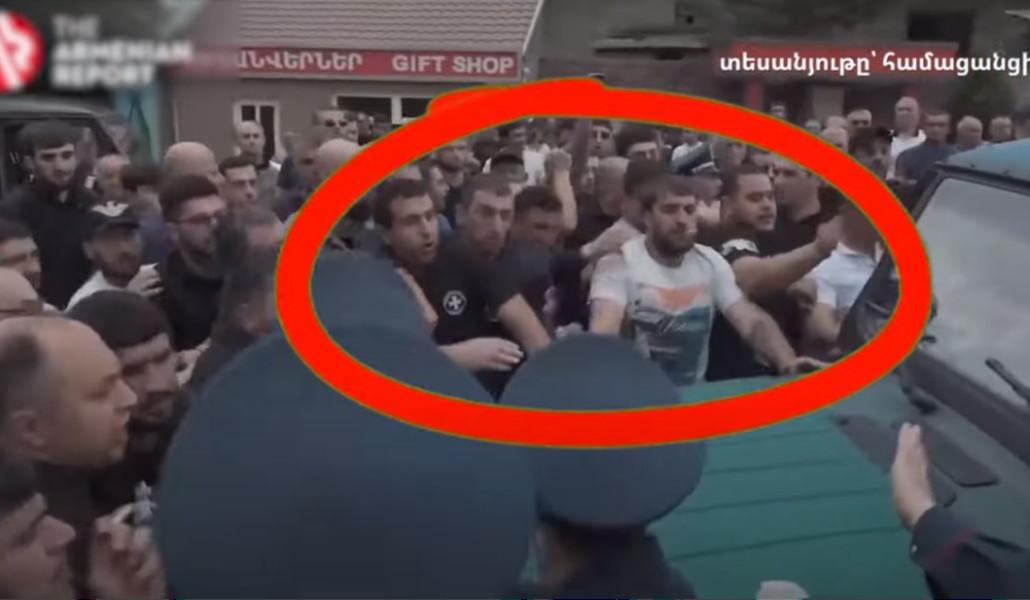 Միջպետական ճանապարհը փակելուց հարձակվել են «ՈՒԱԶ»-ի վրա, ձեռքերով ու ...